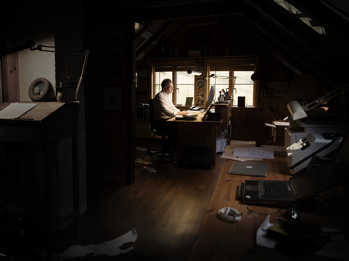 Ljóðmúrurin sprongdist, og heimurin fór at sprota - Atlantic Airways